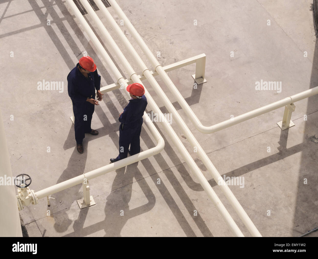 Oil refinery workers hi-res stock photography and images - Alamy
