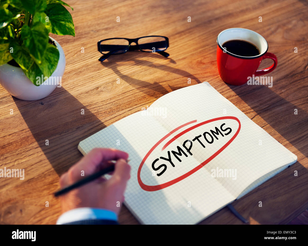 Businessman Writing the Word "Symptoms Stock Photo - Alamy