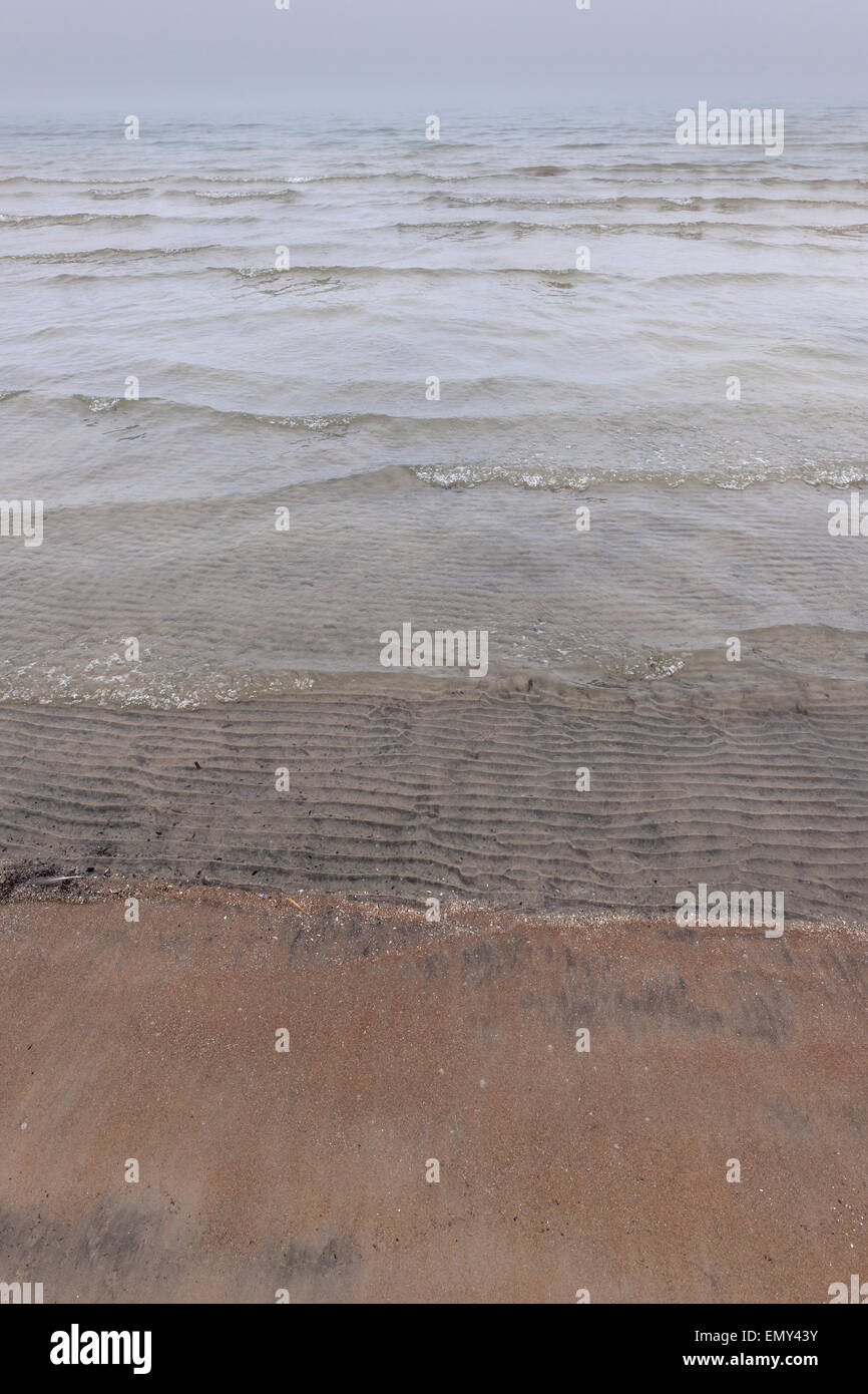 Wave coming into shore hi-res stock photography and images - Alamy