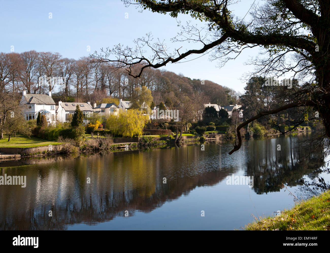 Beautiful Lune valley riverside homes on the banks of the River Lune ...