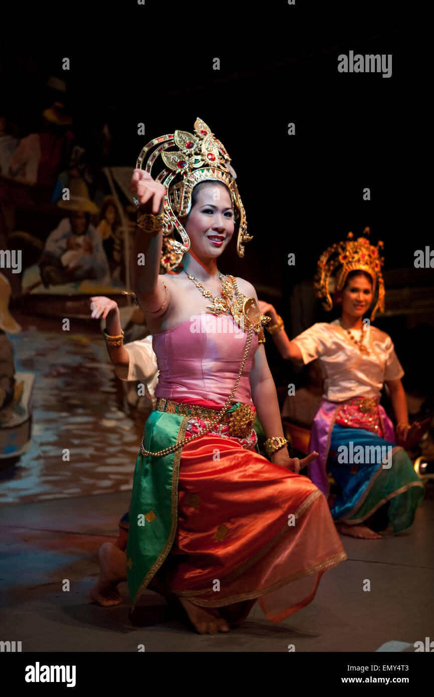 Thai dance performance hi-res stock photography and images - Alamy