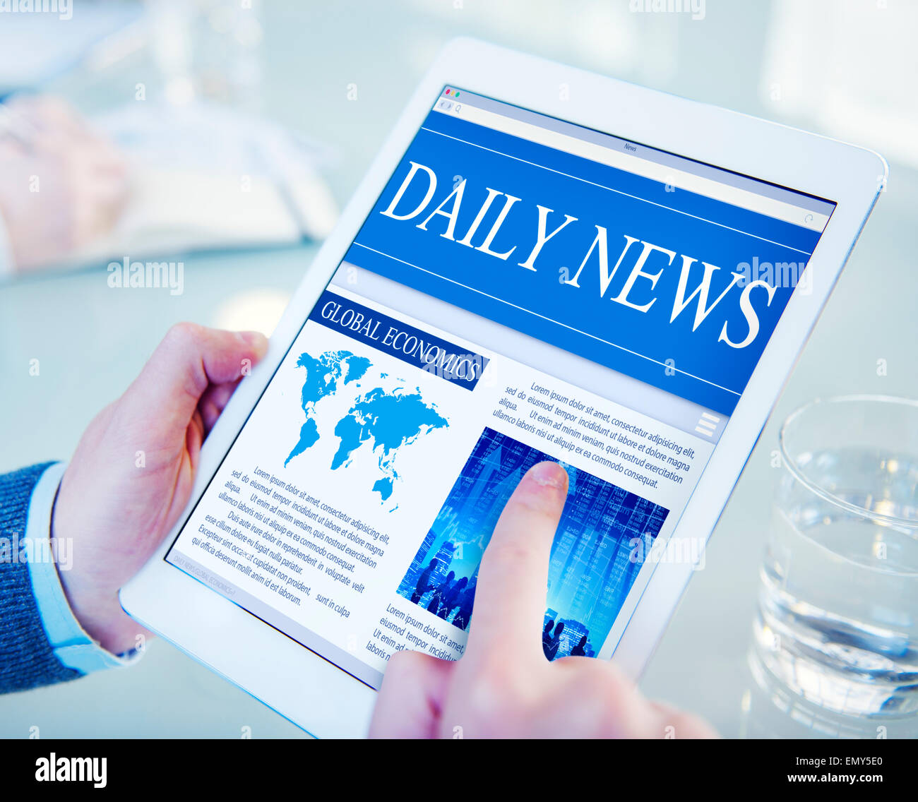 Technology digital tablet news hi-res stock photography and images - Alamy