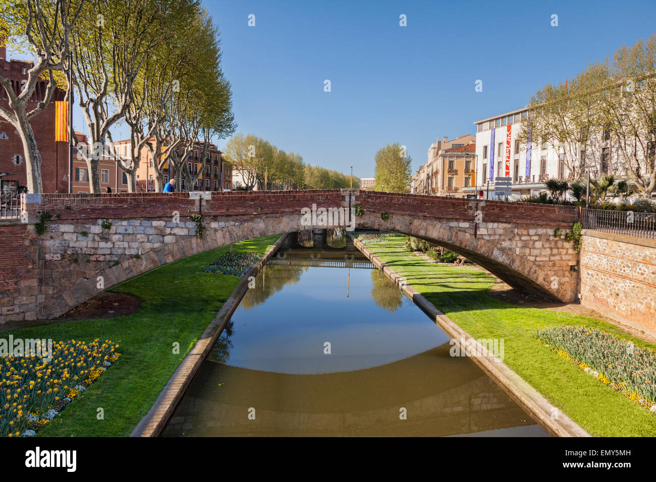 Single arch bridge hi-res stock photography and images - Alamy
