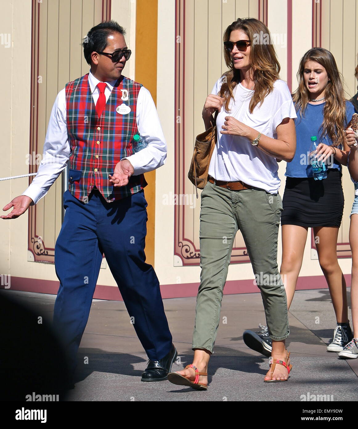 Cindy Crawford takes her daughter Kaia Gerber to Disneyland Featuring ...