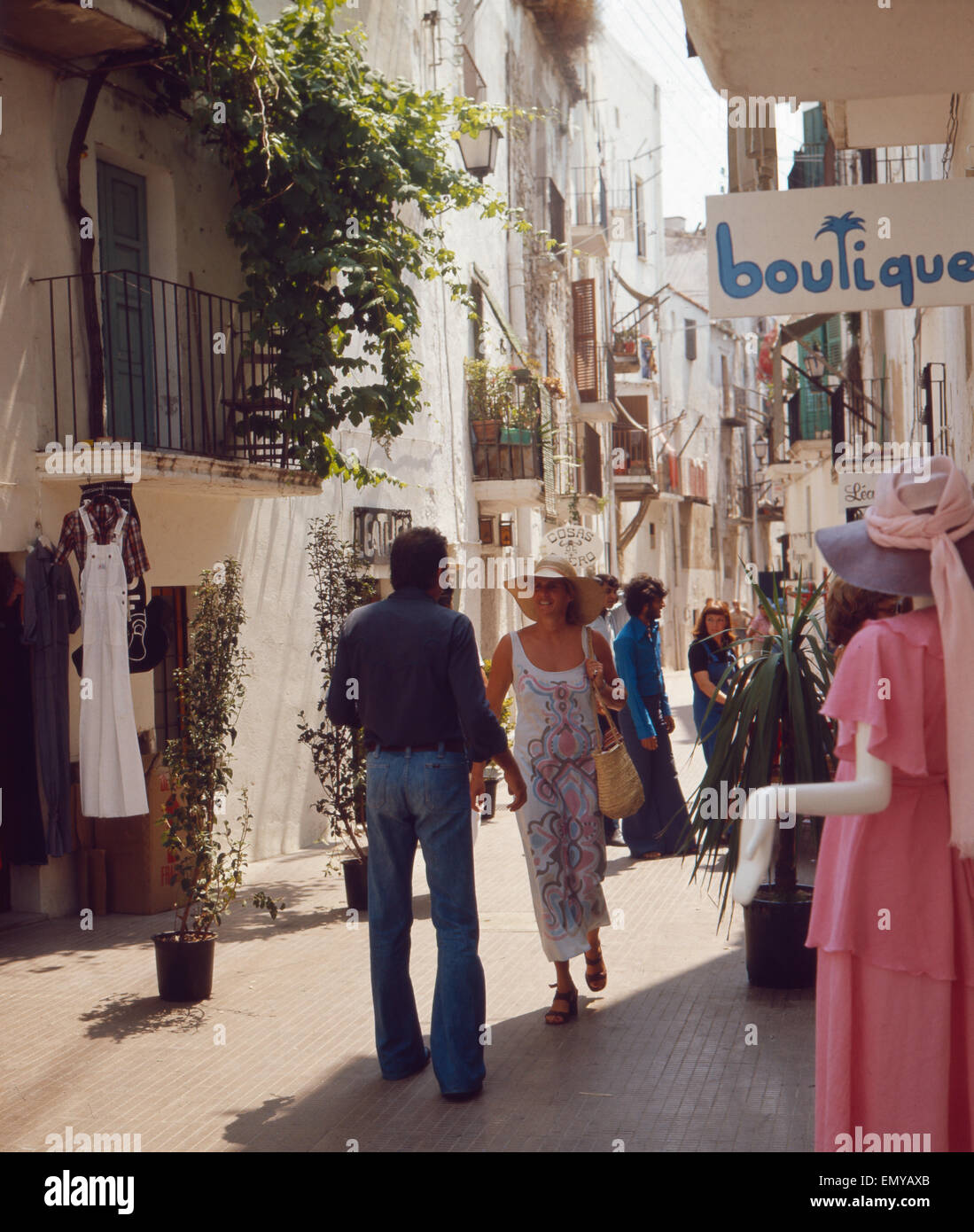 Spain beach 1970s hi-res stock photography and images - Alamy
