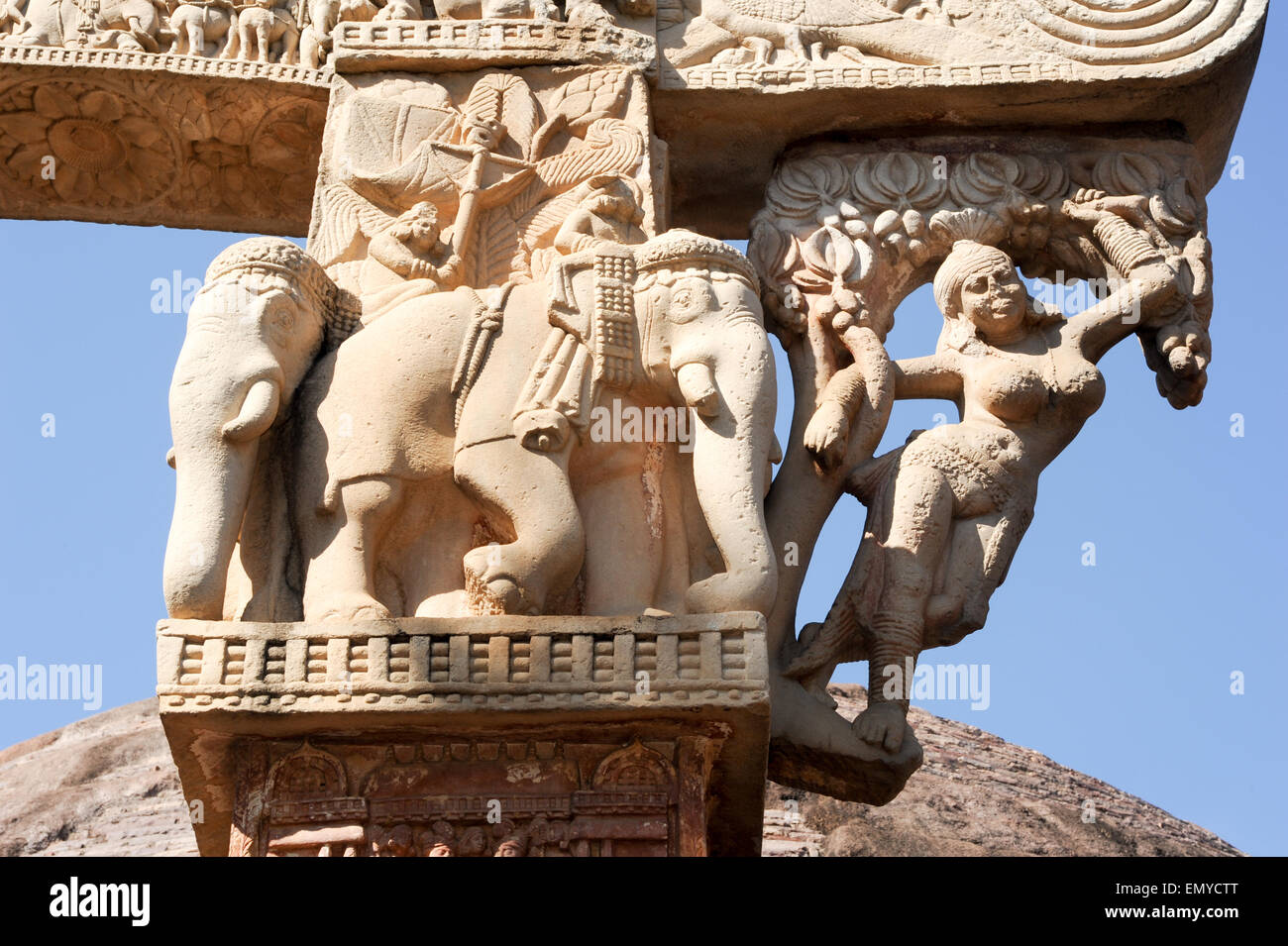 Detail of the gate at Great Buddhist Stupa in Sanchi, Madhya Pradesh ...