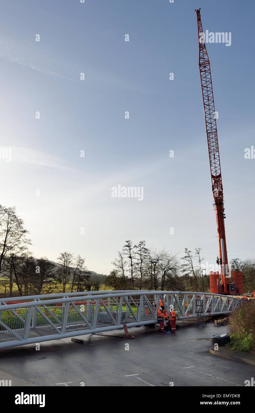 Modular bridge for Bath Bristol Cycle path being erected in Batheaston ...