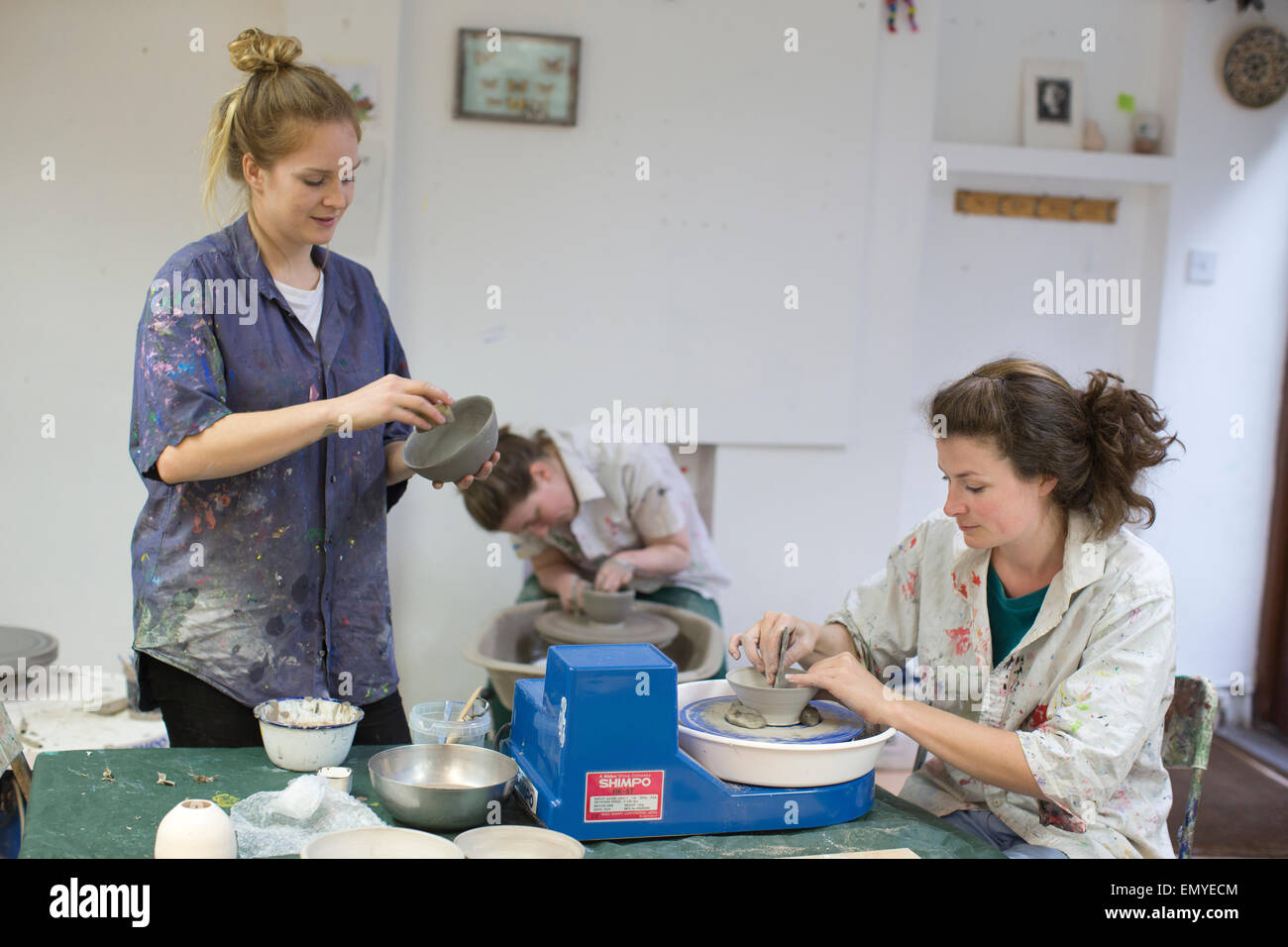 Pottery class hi-res stock photography and images - Alamy