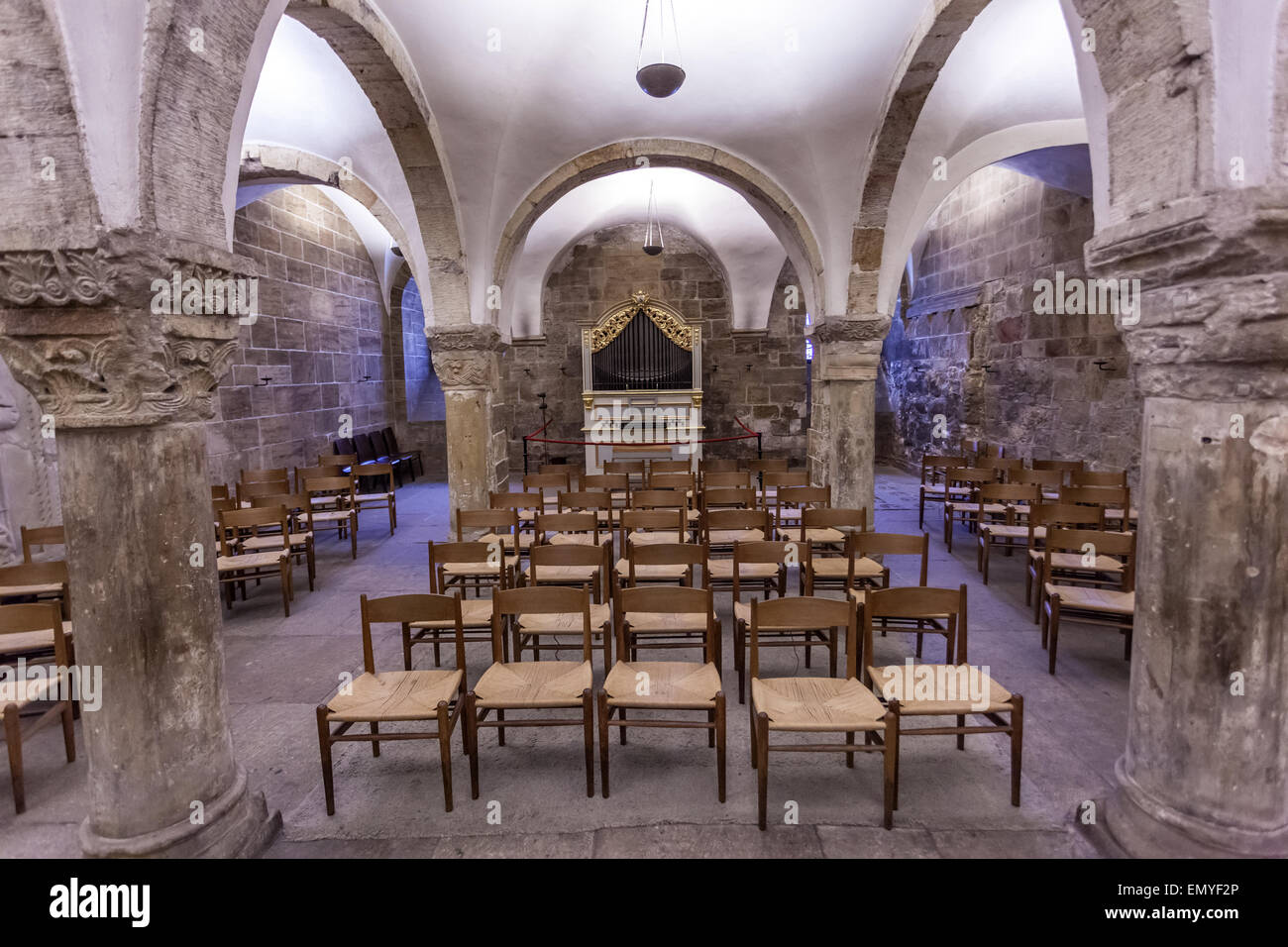 Barrel vault hi-res stock photography and images - Alamy