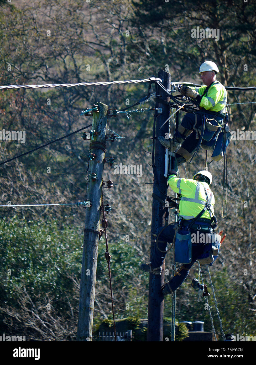 Electricity pole overhead cables uk hi-res stock photography and images ...