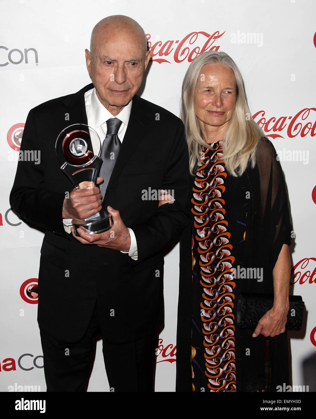 Alan arkin and wife hi-res stock photography and images - Alamy