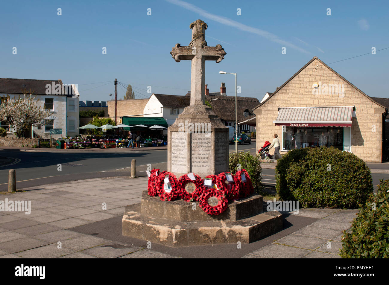Village centre and war memorial, Bishop`s Cleeve, Gloucestershire ...