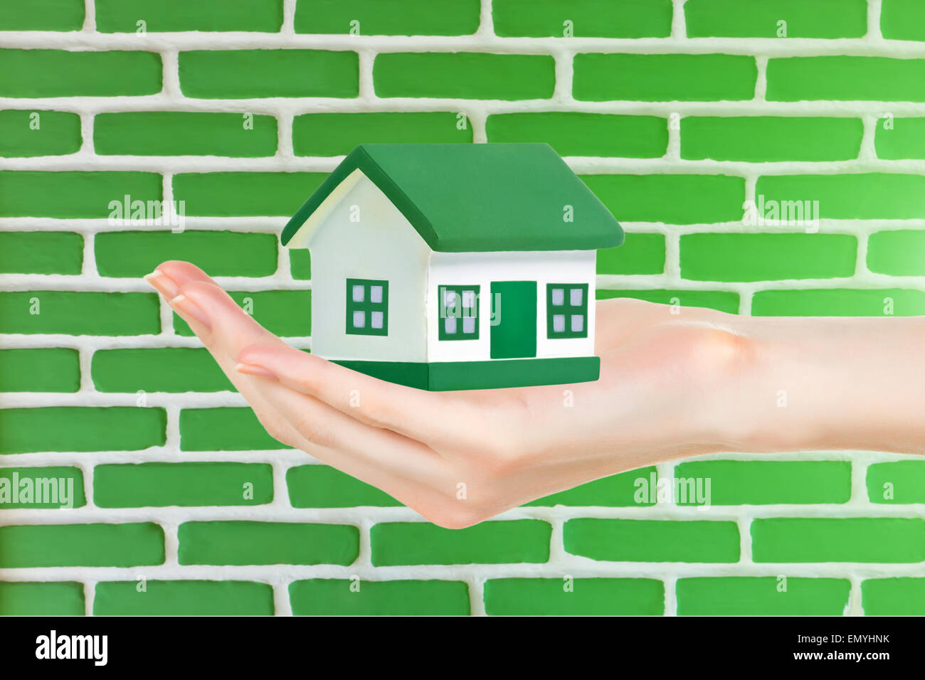 House in hand hi-res stock photography and images - Alamy