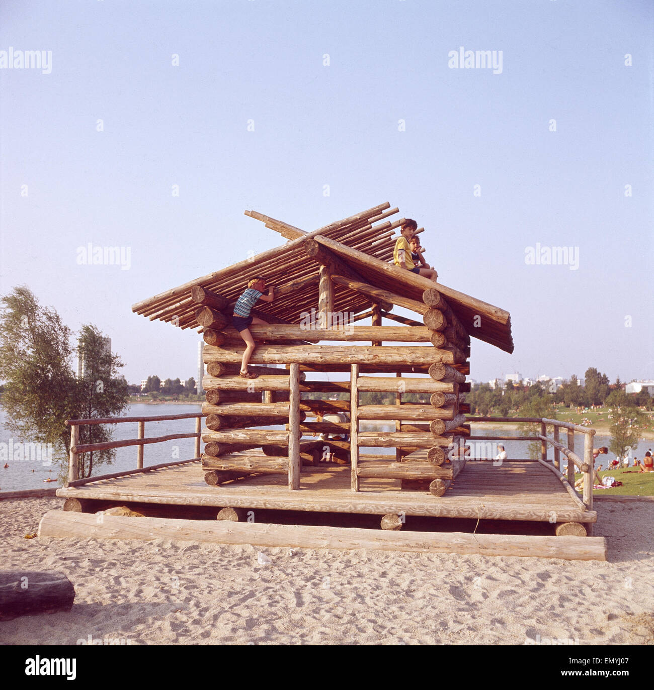 Deutschland, München, Freizeitanlage am Lerchenauer See (Neue Heimat ...