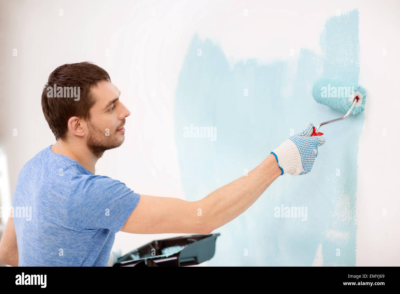 Man painting wall hi-res stock photography and images - Alamy