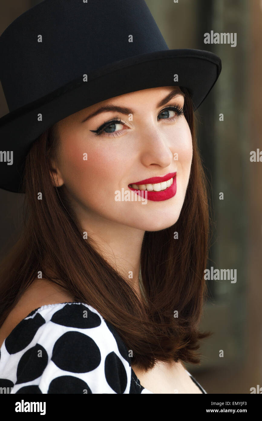Girl wearing top hat hi-res stock photography and images - Alamy
