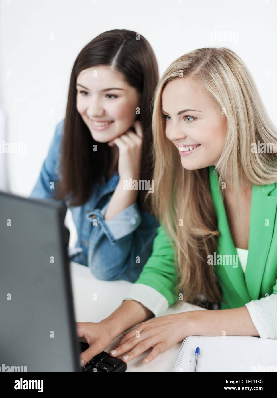 students looking at tablet pc at school Stock Photo - Alamy