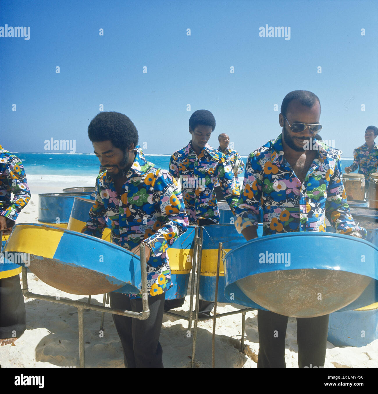 Barbados, Steelband auf Barbados Stock Photo - Alamy