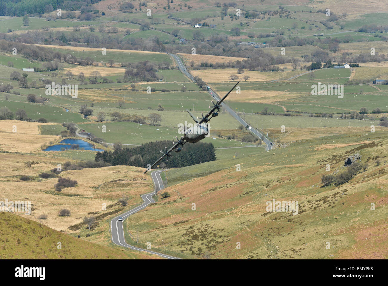 Mach Loop cad mid wales Machynlleth low flying Hercules C130 mountains ...