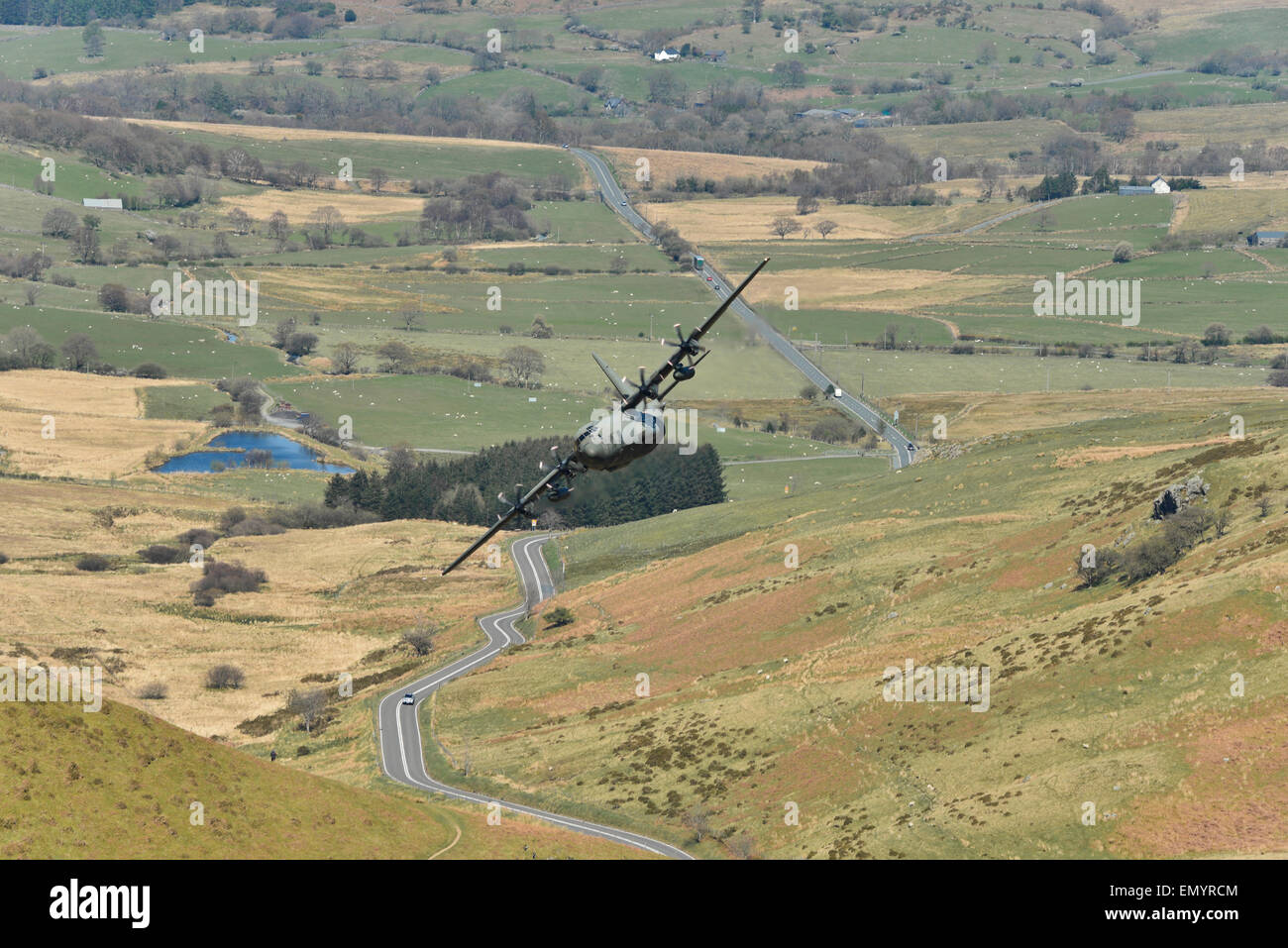 Mach Loop cad mid wales Machynlleth low flying Hercules C130 mountains ...