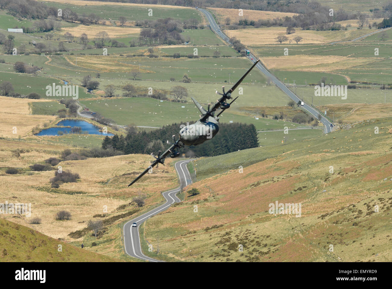 Mach Loop cad mid wales Machynlleth low flying Hercules C130 mountains ...