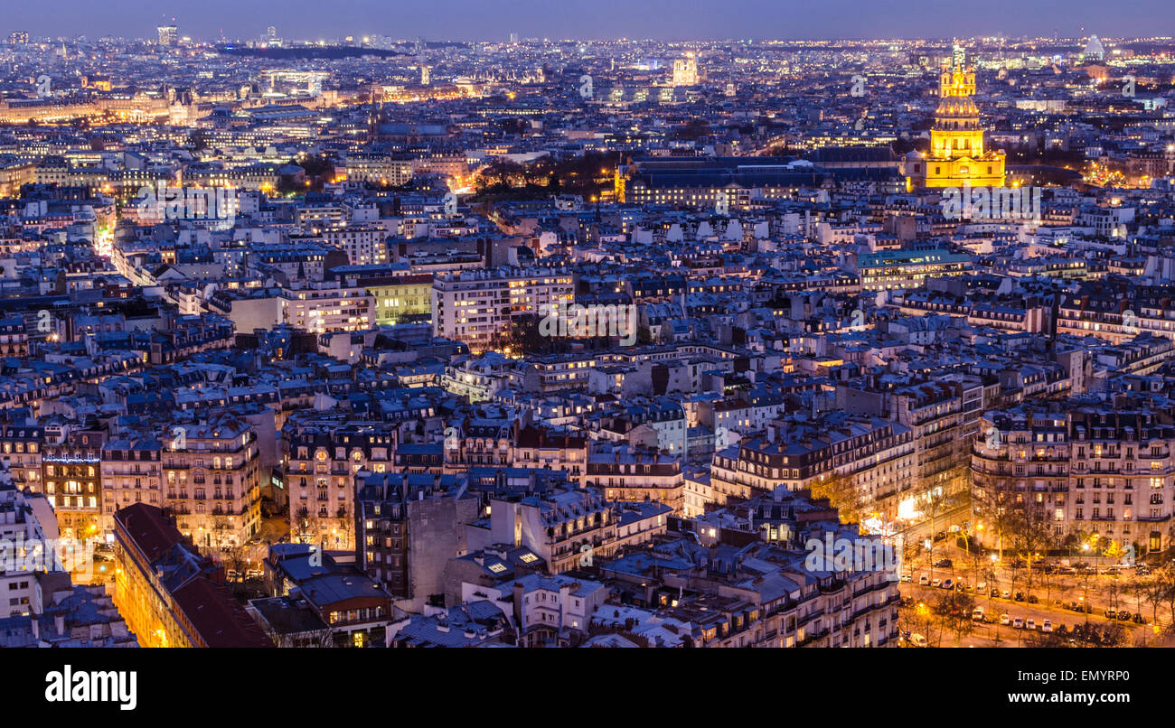 Paris at dusk hi-res stock photography and images - Alamy
