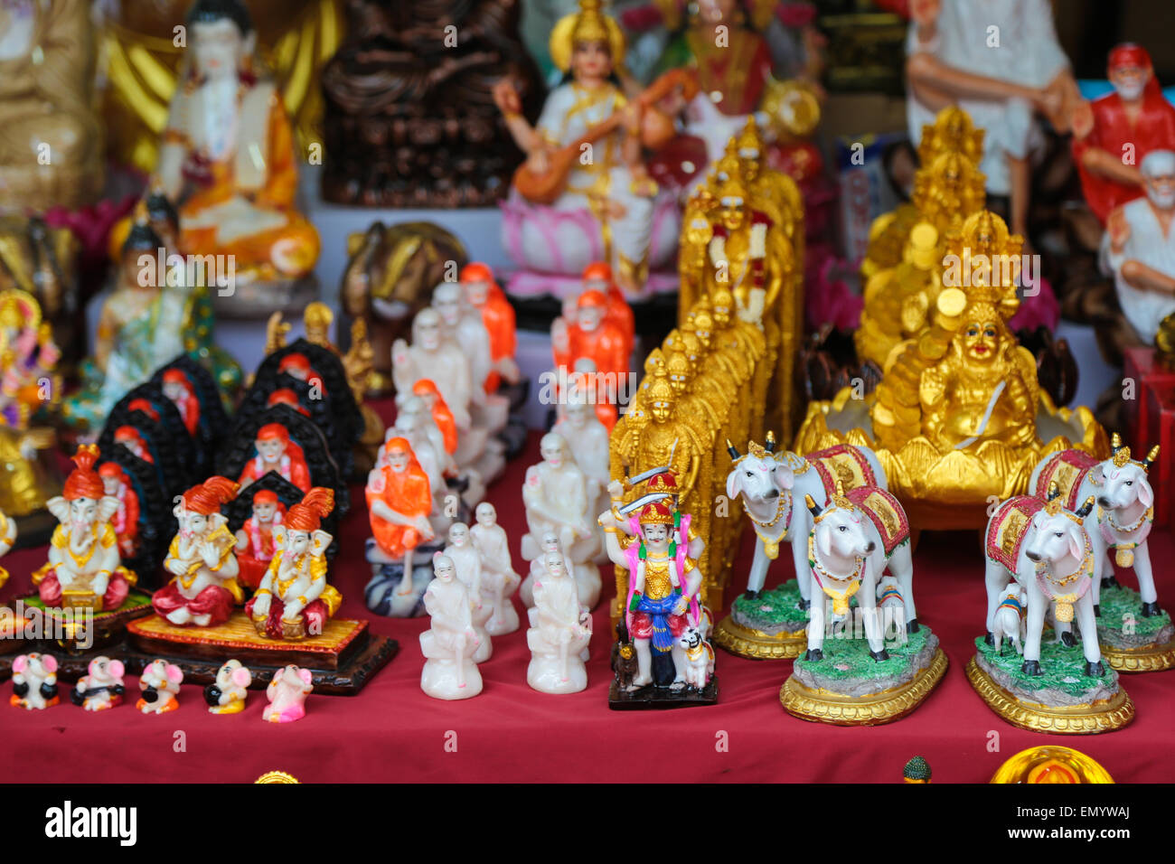 Stall selling buddhish praying statues at Buddhist Maha Vihara Temple ...