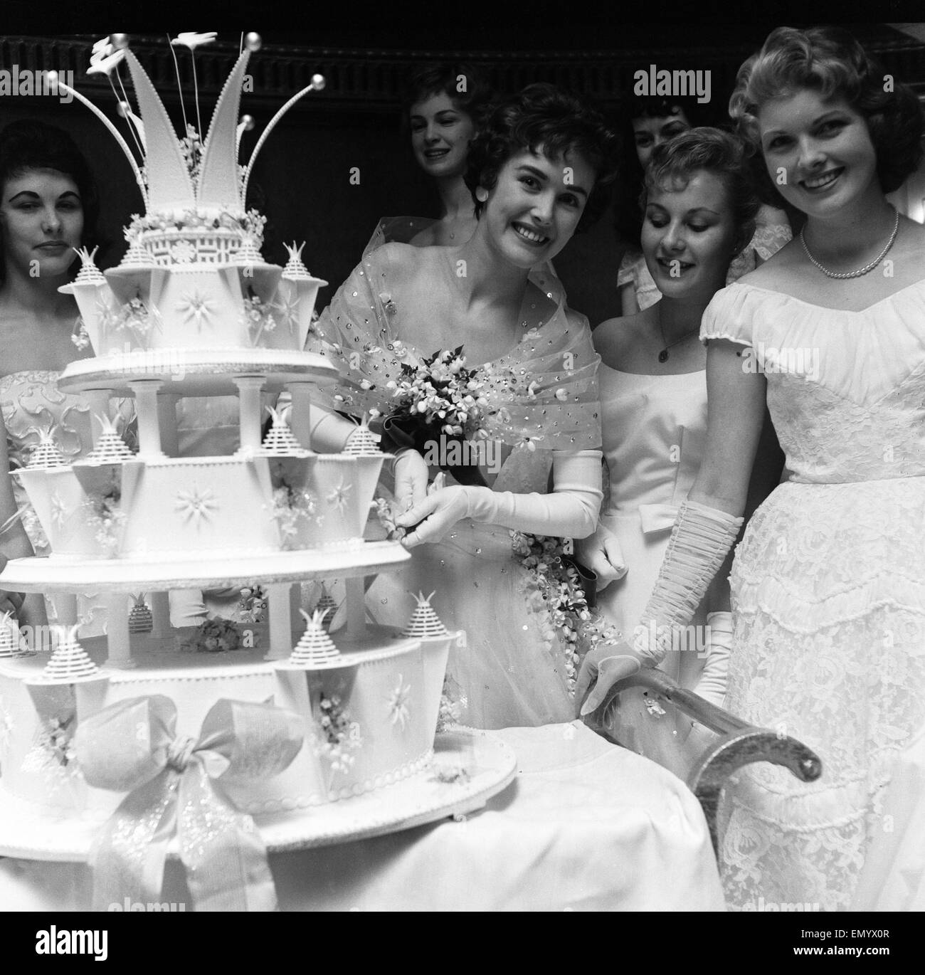 Debutants 1950s hi-res stock photography and images - Alamy