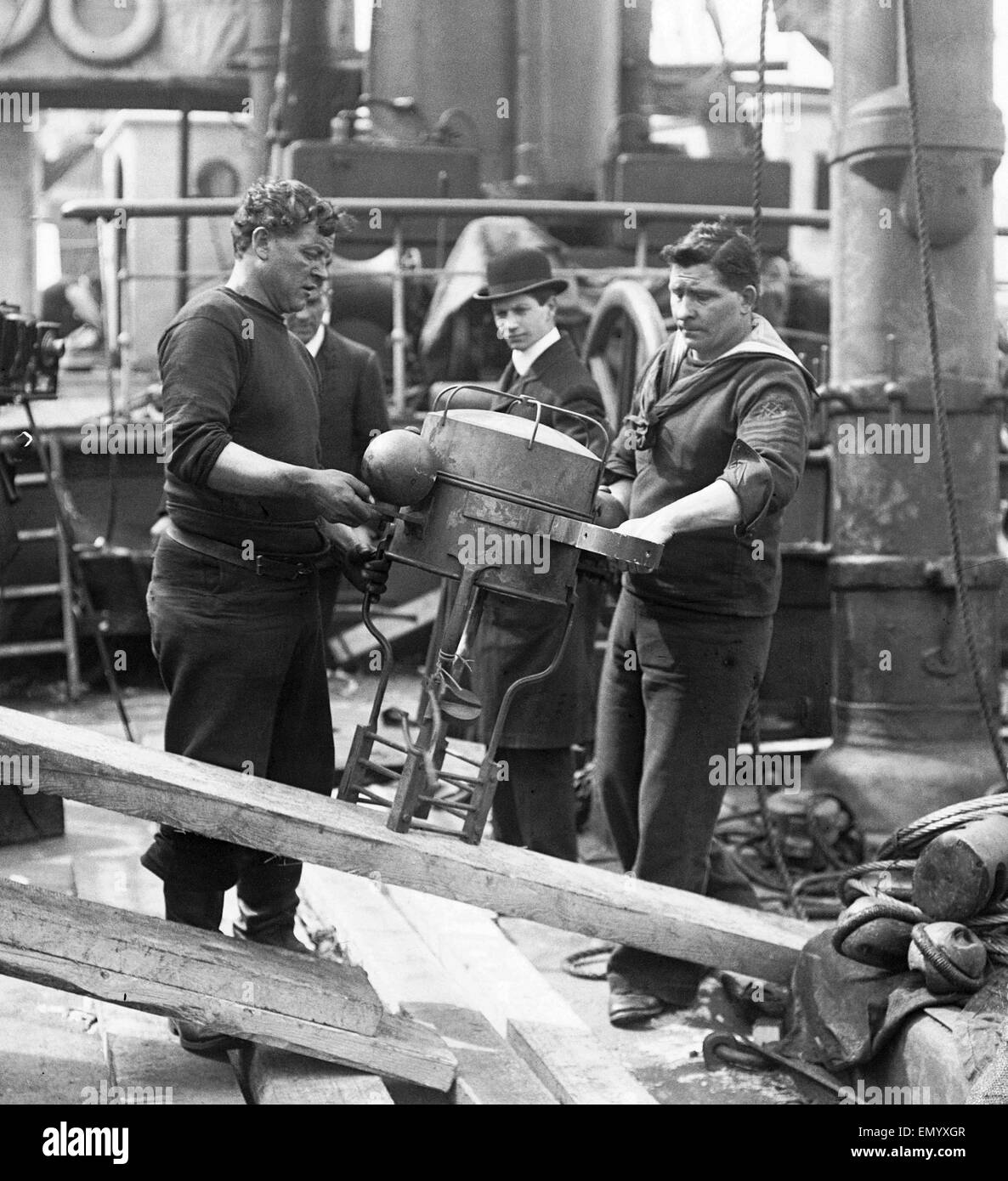 Petty Officer Edgar Evans RIGHT Circa 1911. Petty Officer Evans, part ...