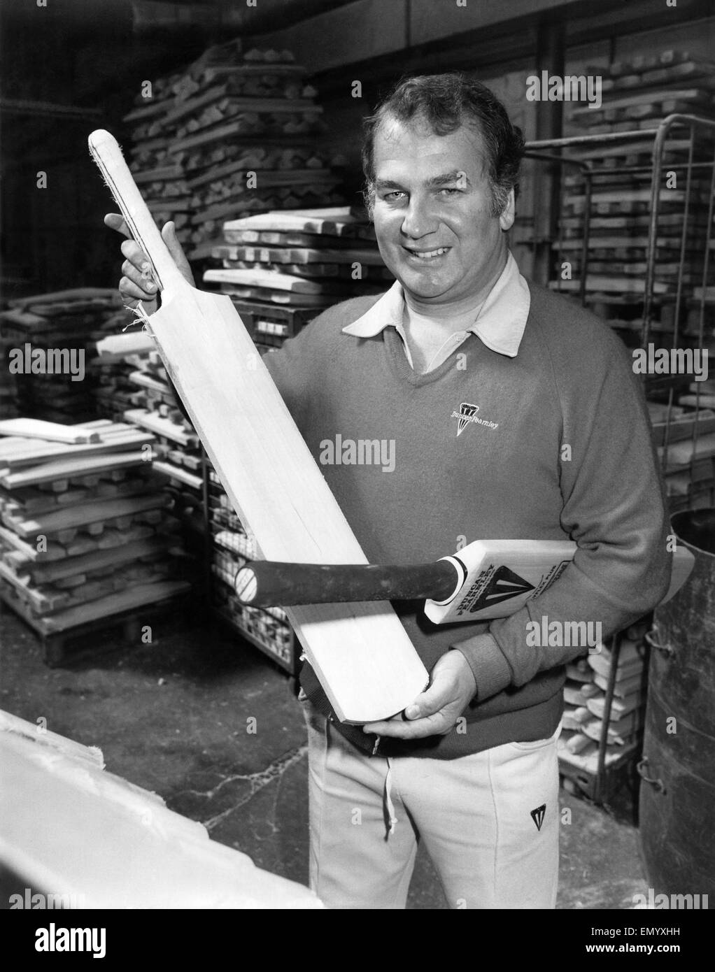 Duncan Fearnley maker of 55.000 Crickets bats, Worcester. June 1985 ...