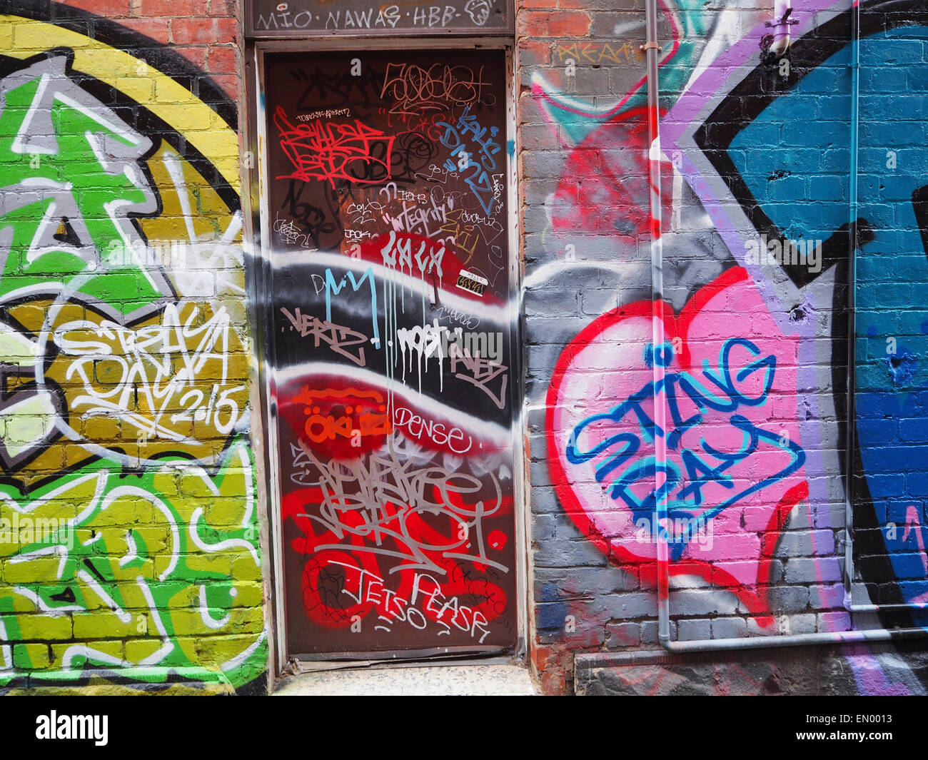 Graffiti brick wall hi-res stock photography and images - Alamy