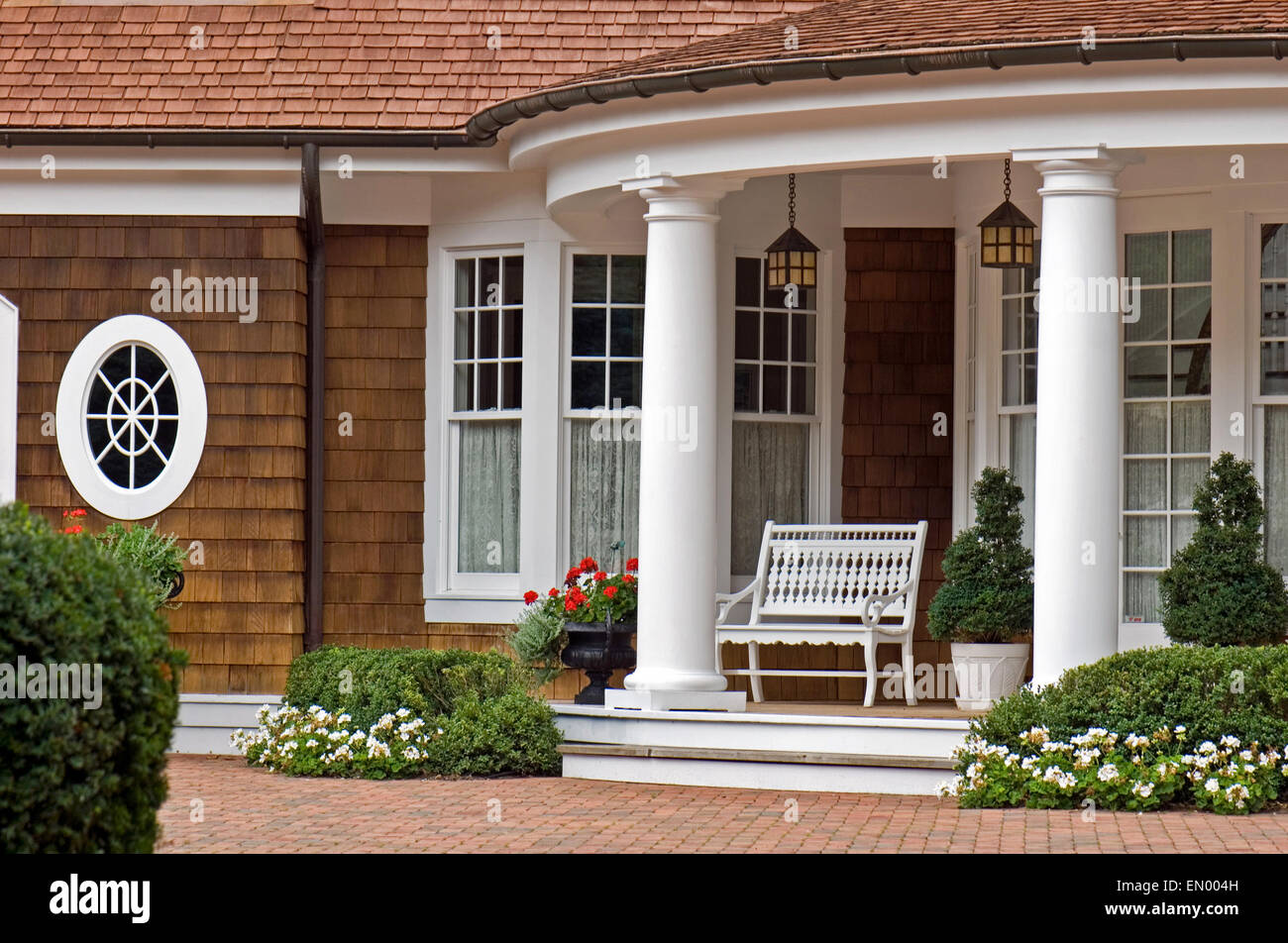 Porch column hi-res stock photography and images - Alamy