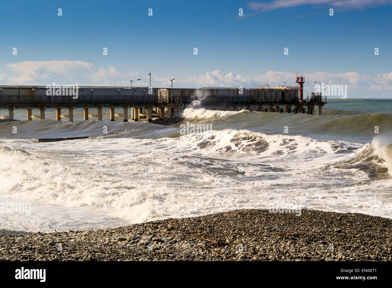 Ocean waves crash on deserted hi-res stock photography and images - Alamy
