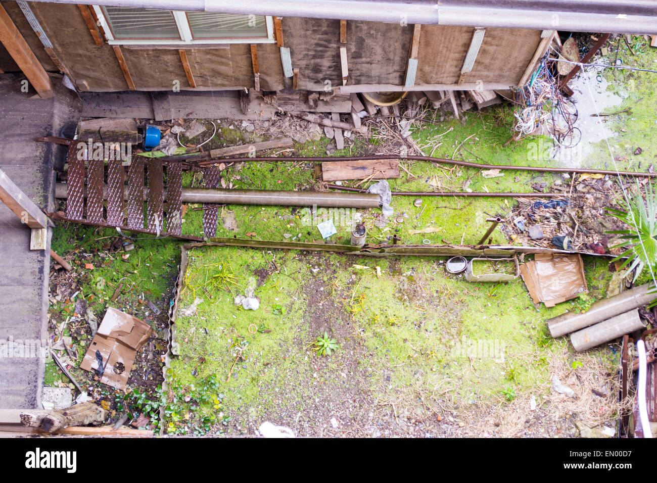 Messy garden hi-res stock photography and images - Alamy