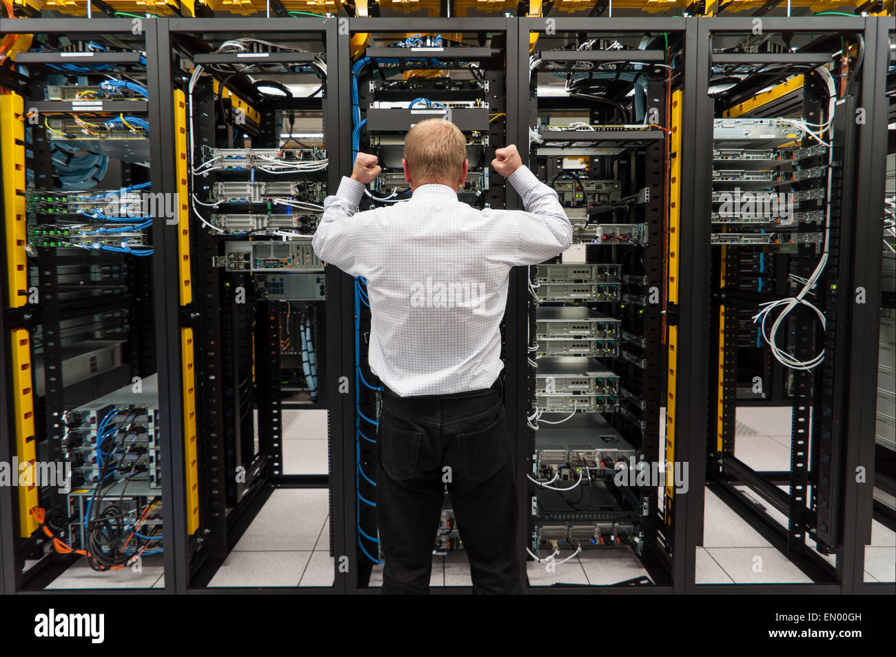 Data center hi-res stock photography and images - Alamy