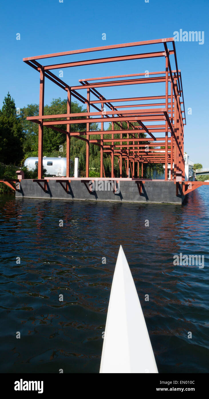 Houseboat under construction Stock Photo - Alamy