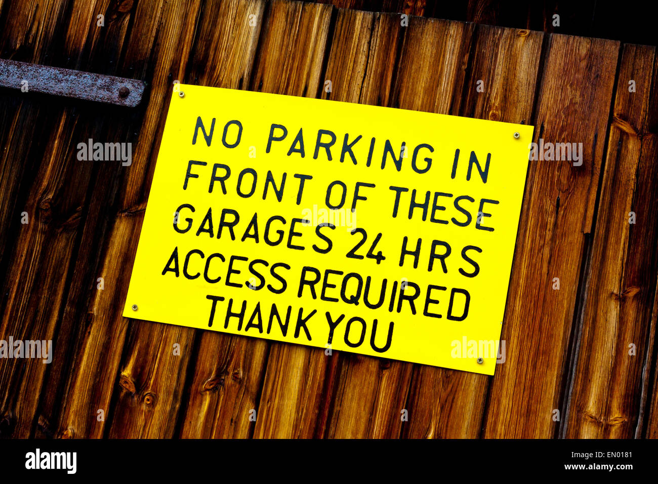 No parking in use 24 hours sign hi-res stock photography and images - Alamy