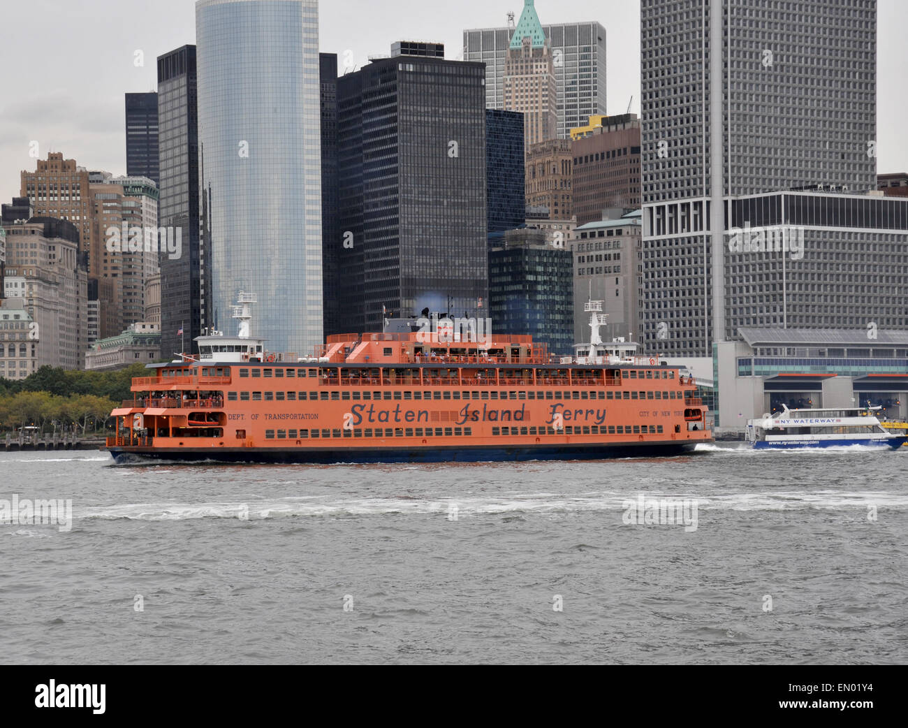 The Staten Island Ferry leaves Battery Park, Manhattan New York Stock ...