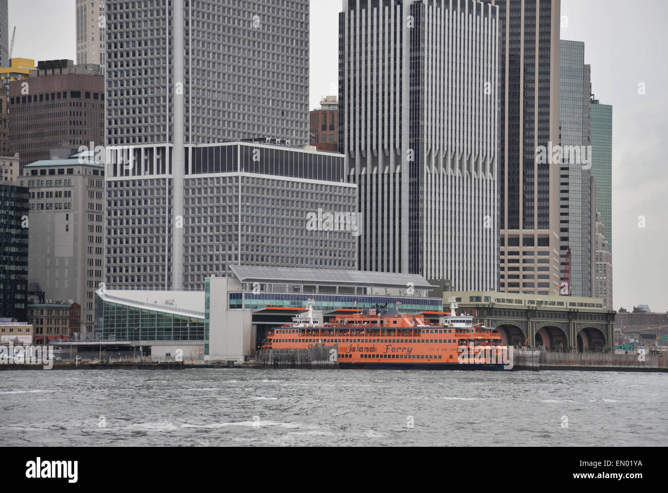 The Staten Island Ferry leaves Battery Park, Manhattan New York Stock ...