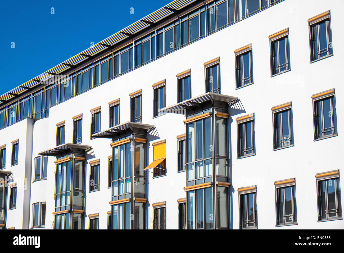 Rows square office building windows hi-res stock photography and images ...