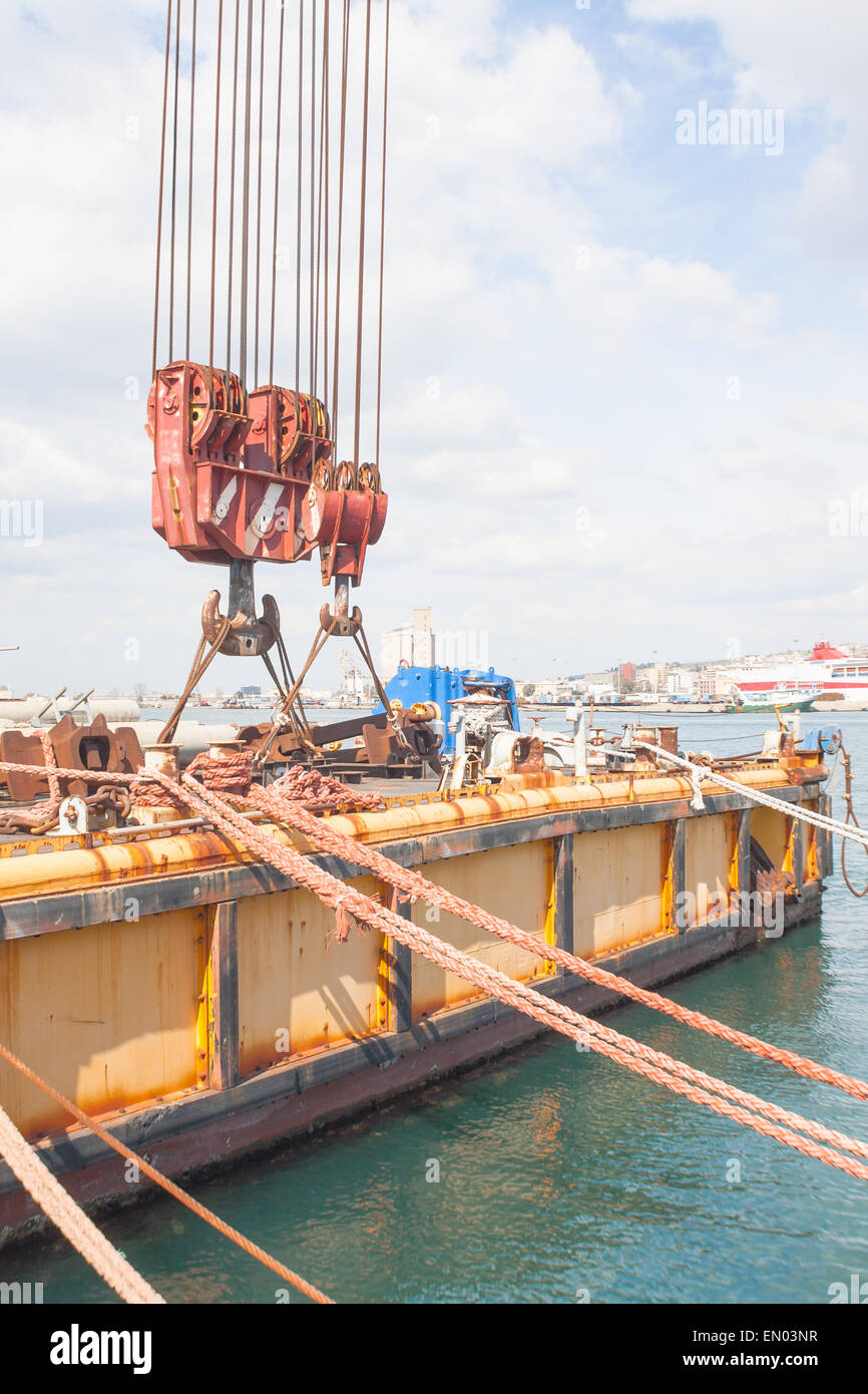 Rope construction cargo crane hi-res stock photography and images - Alamy