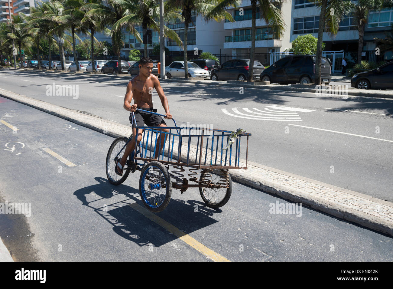 Ice delivery man hi-res stock photography and images - Alamy
