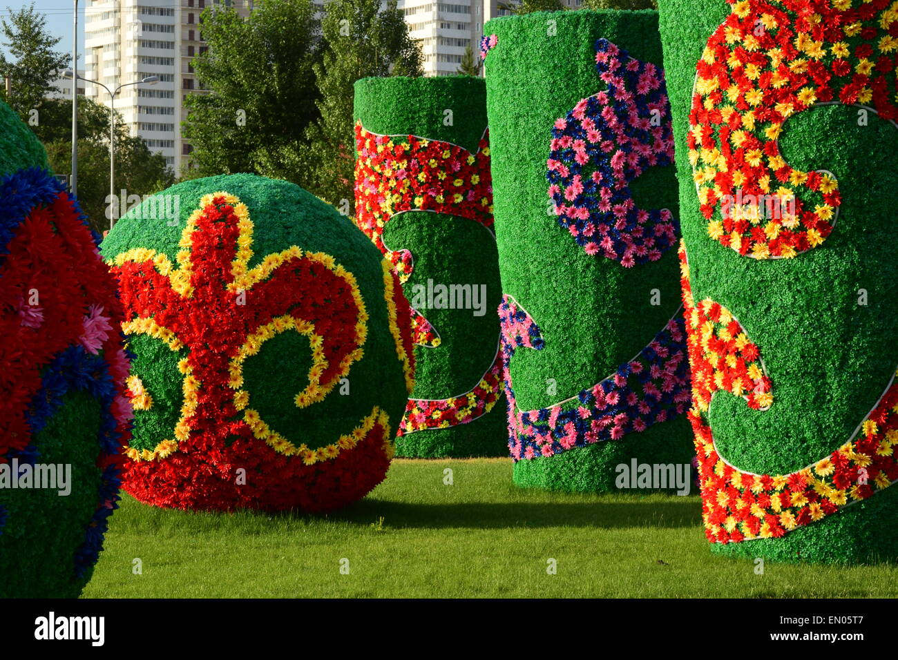 Plastic street decoration in the form of flower columns and spheres ...