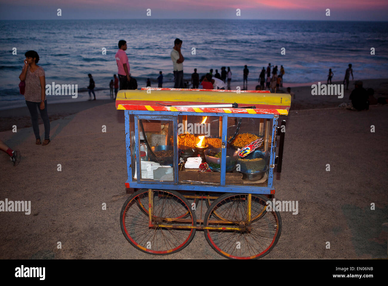 SRI LANKA,Colombo: food stall on Colombo ocean front Stock Photo - Alamy