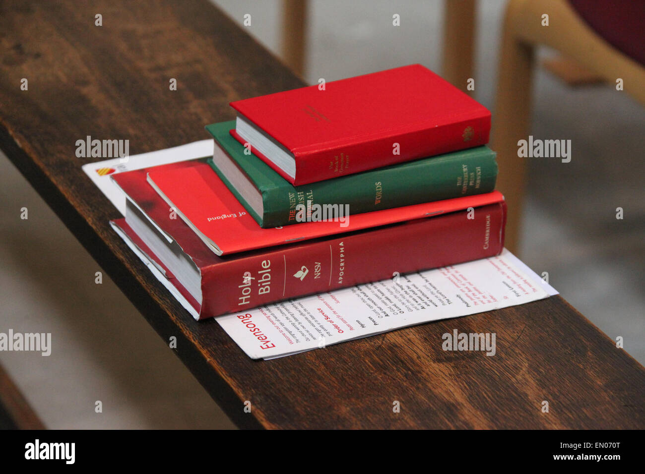 Pile of books hi-res stock photography and images - Alamy