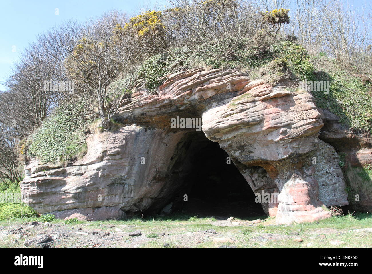 Doo cave scotland hi-res stock photography and images - Alamy