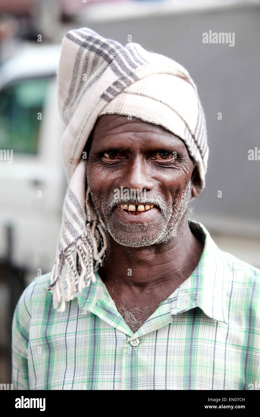 Sri Lankan - sinhalese men in Nuwara Eliya Stock Photo - Alamy