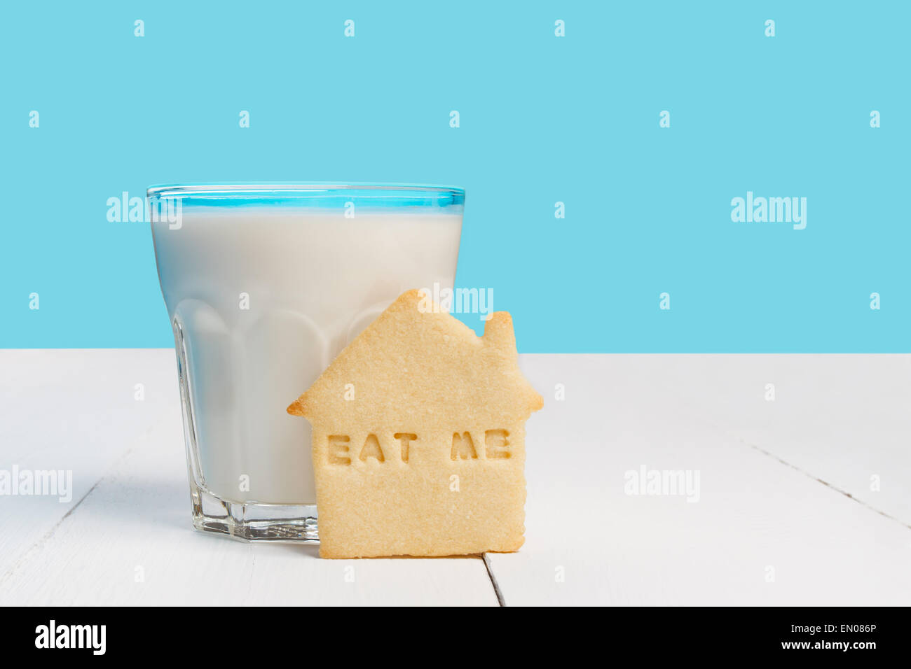 Cookie with EAT ME sign Stock Photo - Alamy