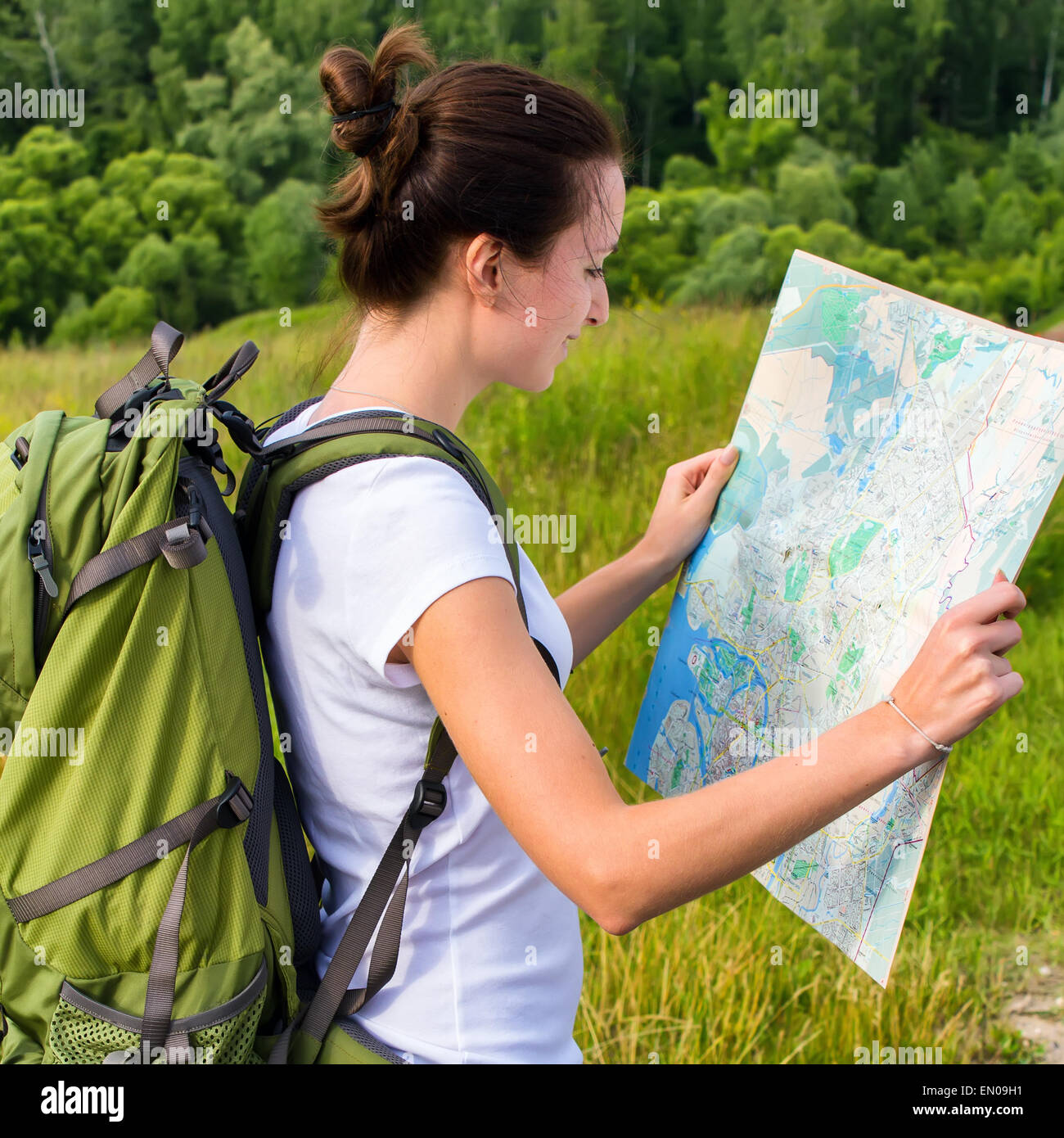 Woman hiker reading map Stock Photo - Alamy