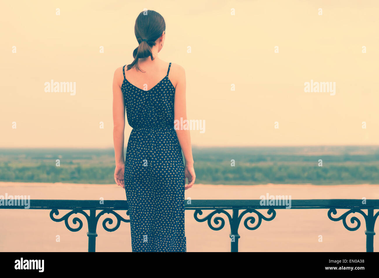 Look back pose hi-res stock photography and images - Alamy
